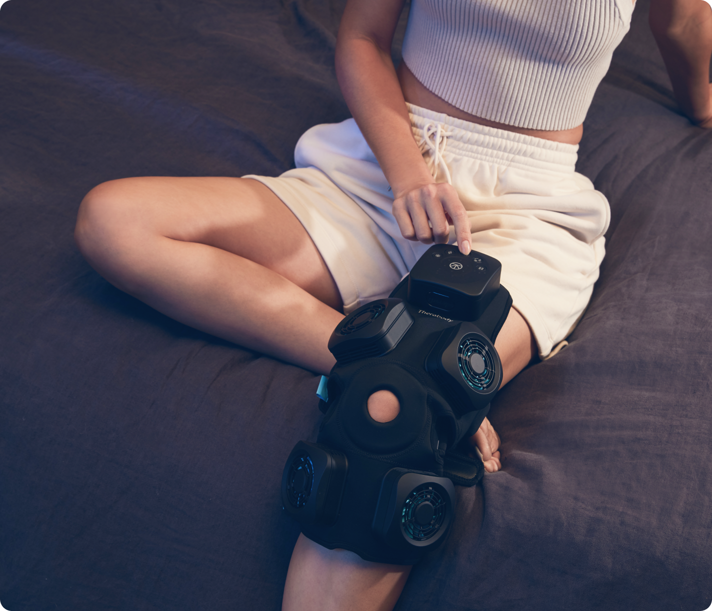 RecoveryTherm Knee | Heat, Cold & Vibration for Knee Pain | Therabody ANZ